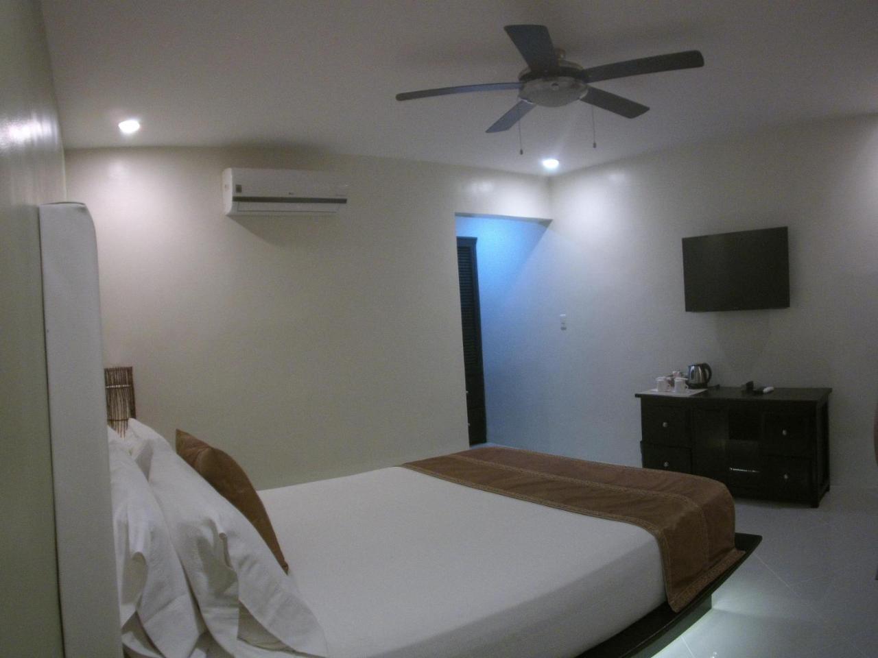 AJ'S PLACE BEACH RESORT ::: OSLOB, PHILIPPINES ::: COMPARE HOTEL RATES